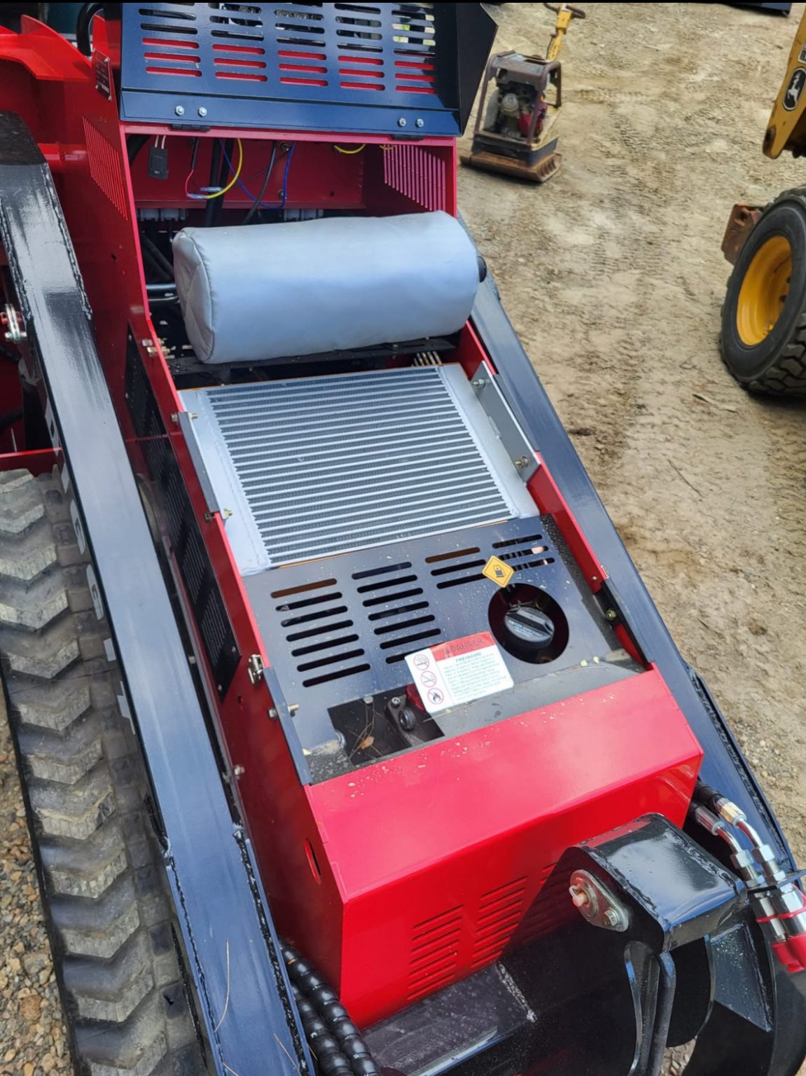 SCL 850 Mini Skidsteer – True Pro Equipment